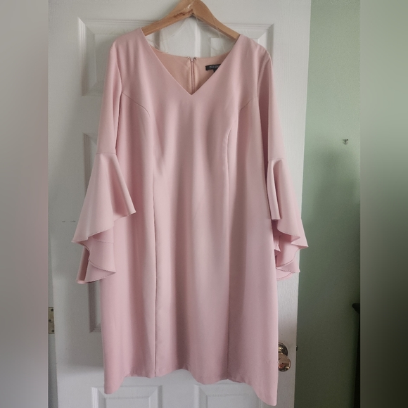Roz & Ali | Dresses | Roz And Ali Pale Pink Bell Sleeves Short Dress ...